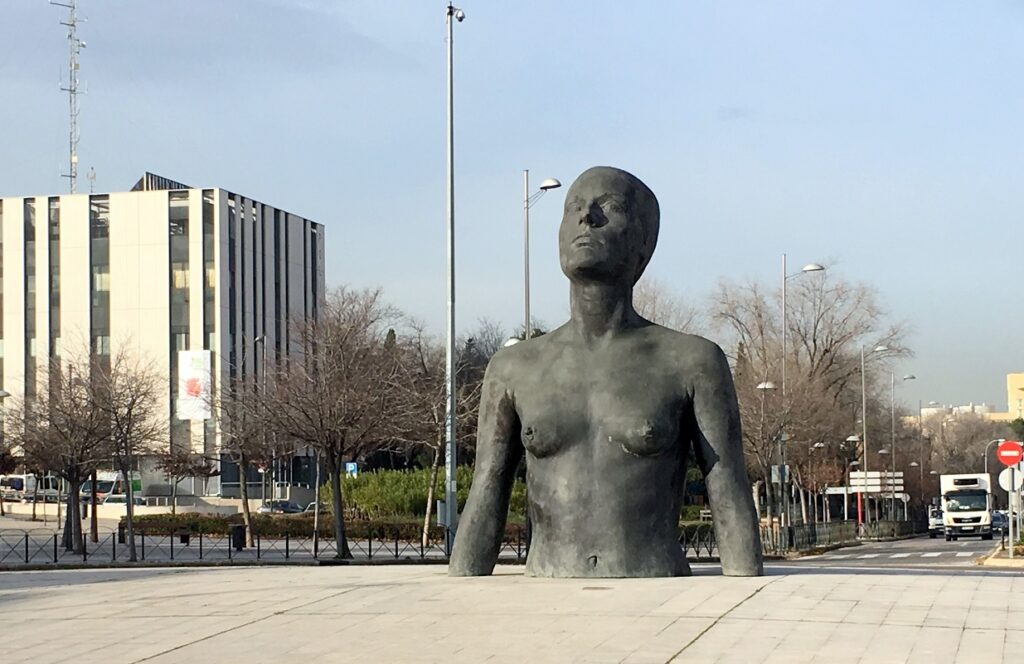 «El Hombre de Coslada»: Alcanzará seis metros de altura, será por tanto ...